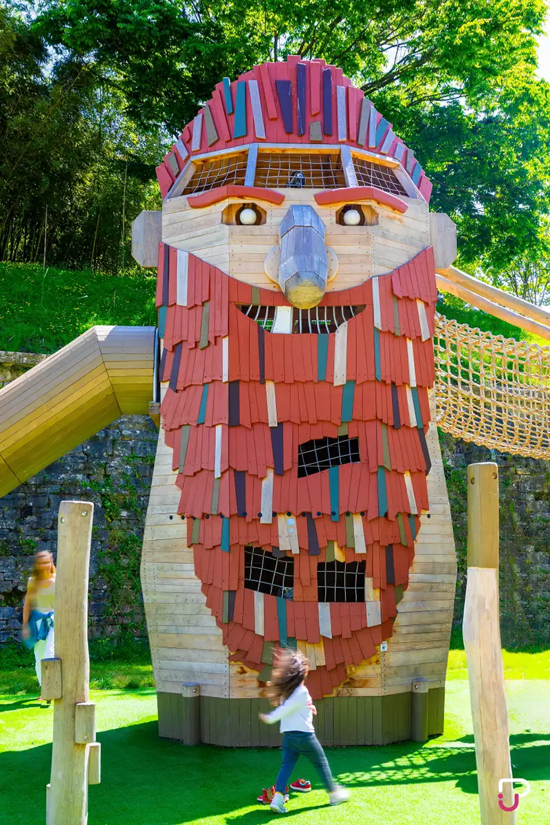 Une aire de jeux monumentale à Bayonne - La forêt du géant Basajaun
